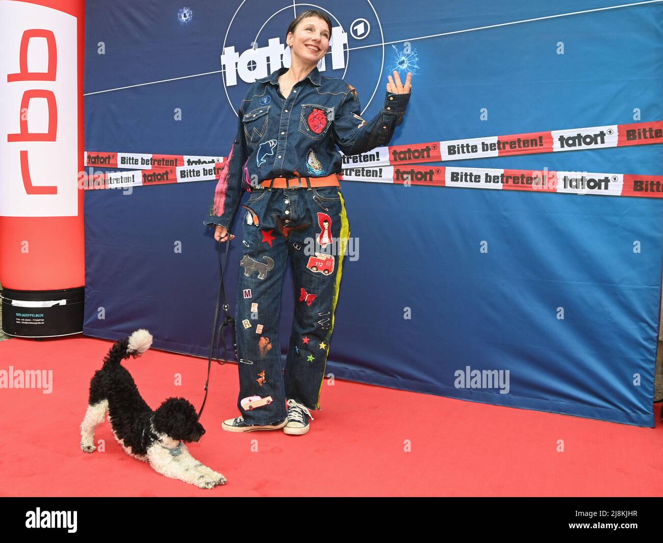 Berlin, Deutschland. 16.. Mai 2022. Schauspielerin Meret Becker kommt ...