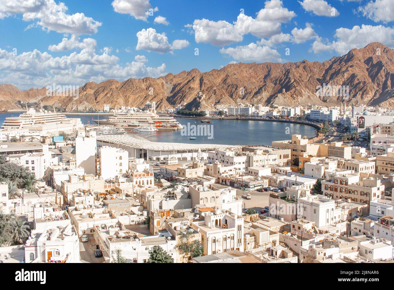 Muscat, Oman - die Hauptstadt und bevölkerungsreichste Stadt im Oman ...