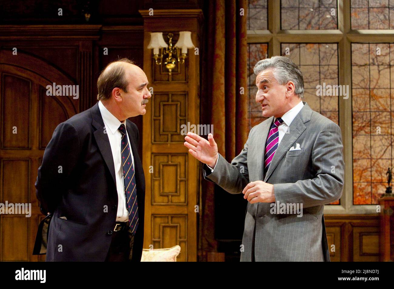 Sir humphrey appleby -Fotos und -Bildmaterial in hoher Auflösung – Alamy