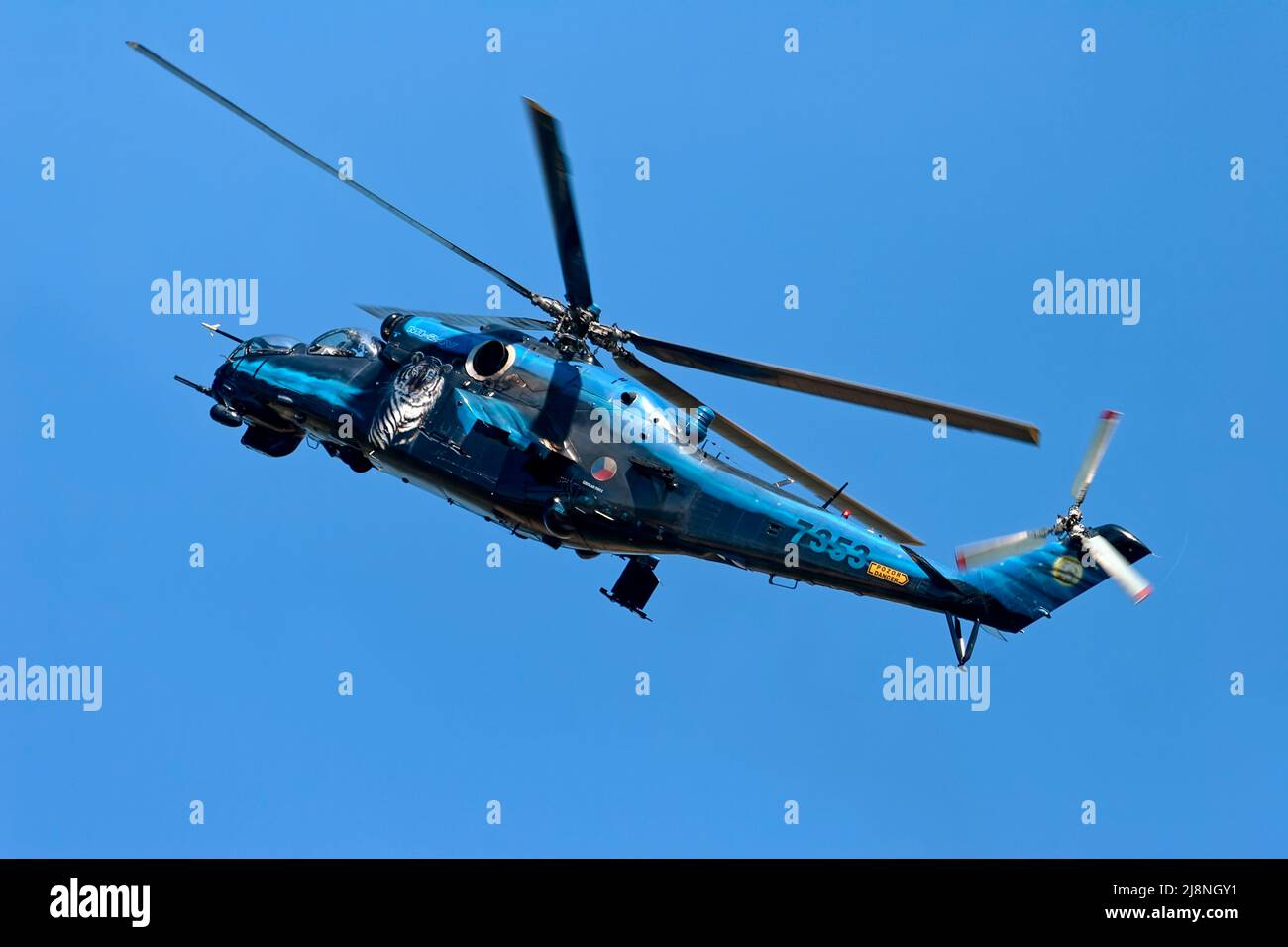 Mil mi 24 hind helicopter gunship -Fotos und -Bildmaterial in hoher ...