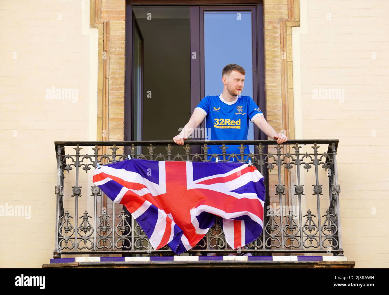 Ein Rangers-Fan in der Altstadt von Sevilla, vor dem Finale der UEFA ...