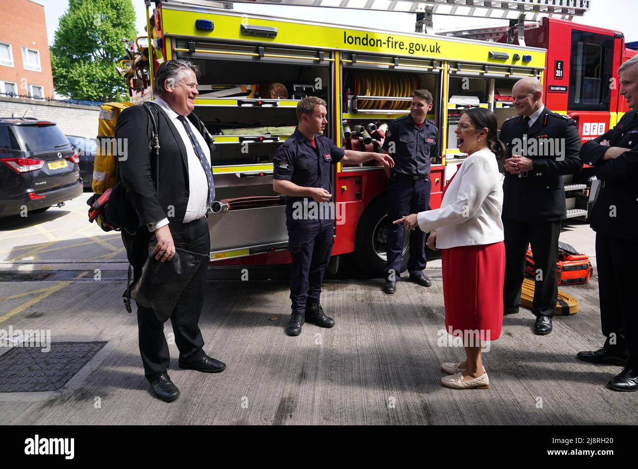 Der Staatsminister für Gebäudesicherheit und Feuer, Lord Stephen ...