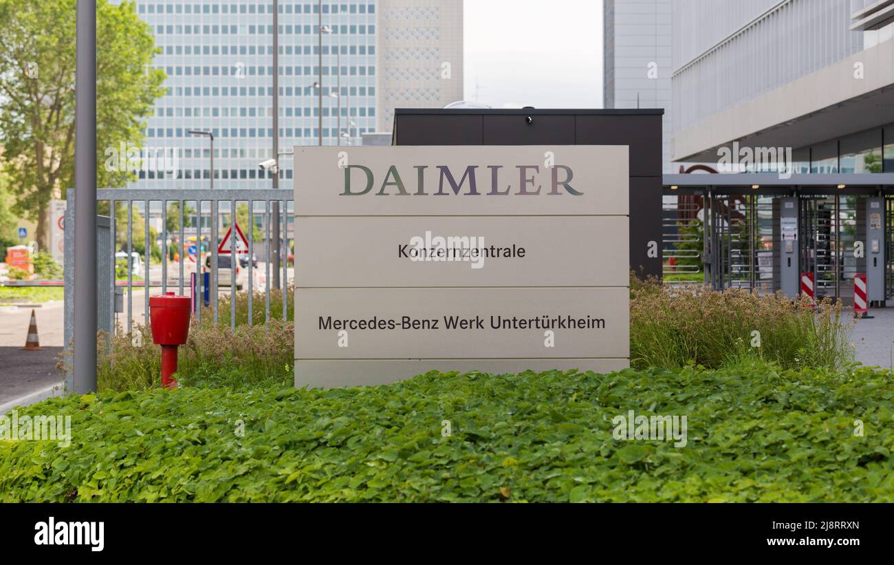 Headquarters mercedes benz stuttgart -Fotos und -Bildmaterial in hoher ...