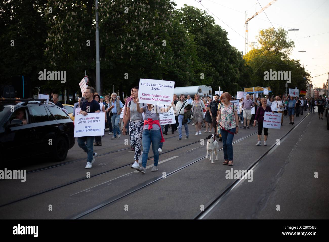 Fundamentalistisch innen -Fotos und -Bildmaterial in hoher Auflösung ...