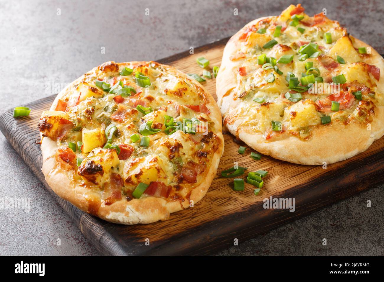 Deutsche pizza -Fotos und -Bildmaterial in hoher Auflösung – Alamy
