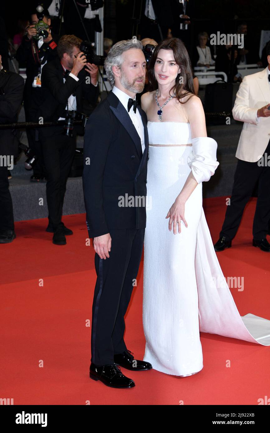 Adam shulman and anne hathaway -Fotos und -Bildmaterial in hoher ...