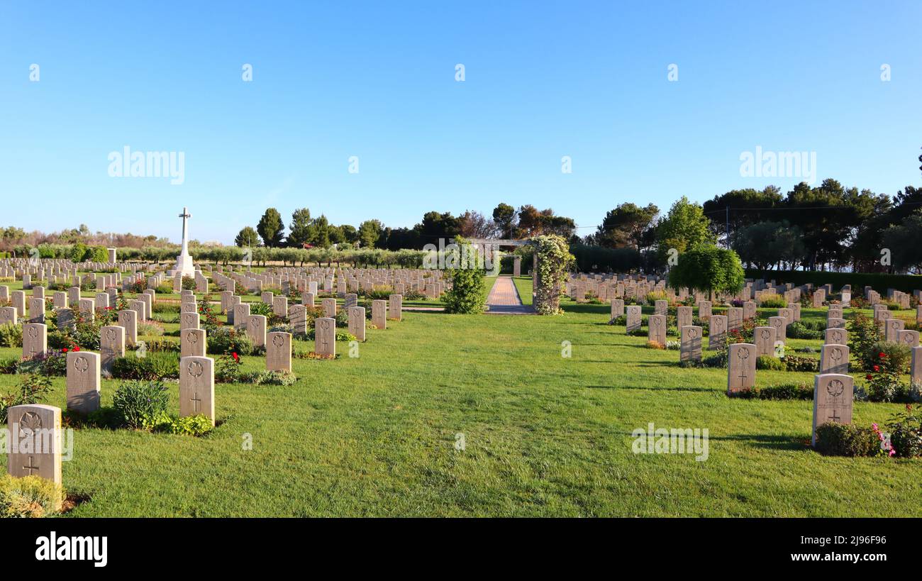 Ortona, Italien – Kanadischer Kriegsfriedhof Am Moro River. Soldaten ...