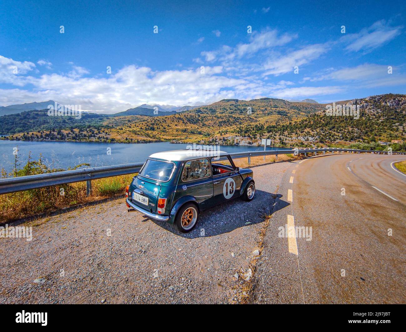 Vintage classic mini cooper cars -Fotos und -Bildmaterial in hoher ...