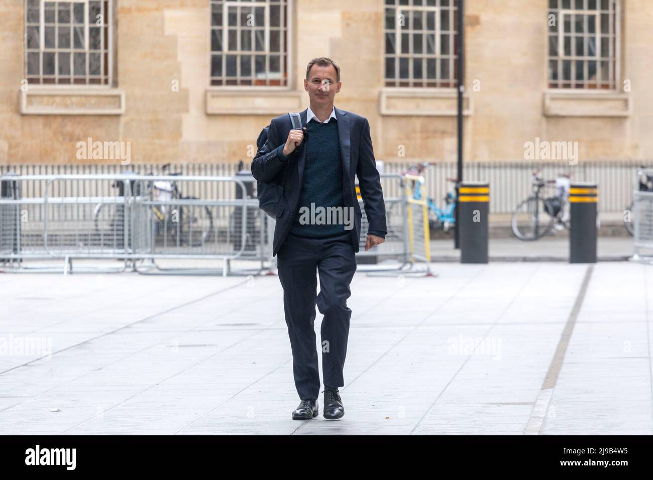 Der gefeierte britische Sänger Robbie Williams und sein kreativer ...