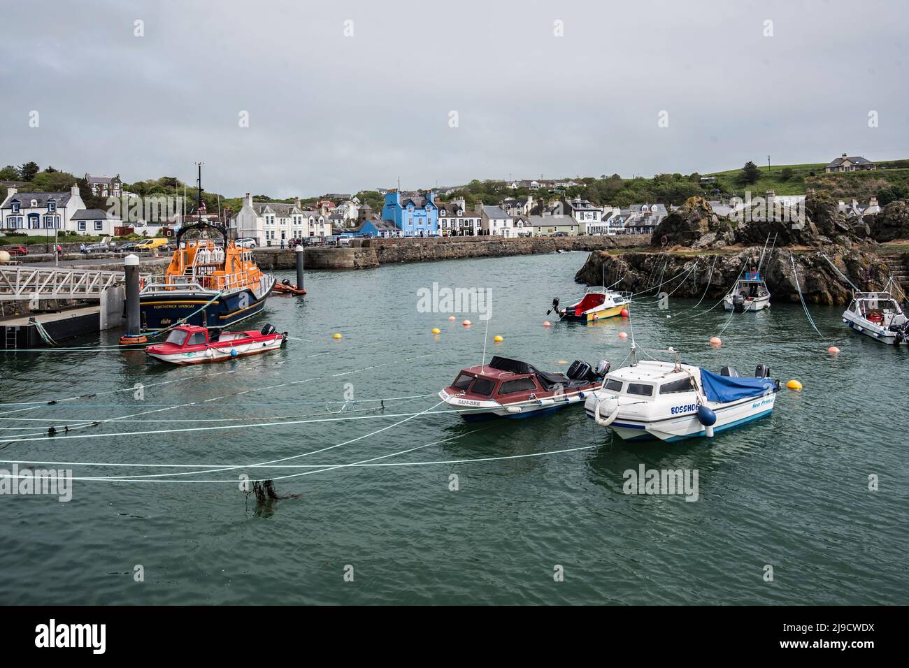 Portpatrick rnli rettungsboot pontonliegeplatz -Fotos und -Bildmaterial ...