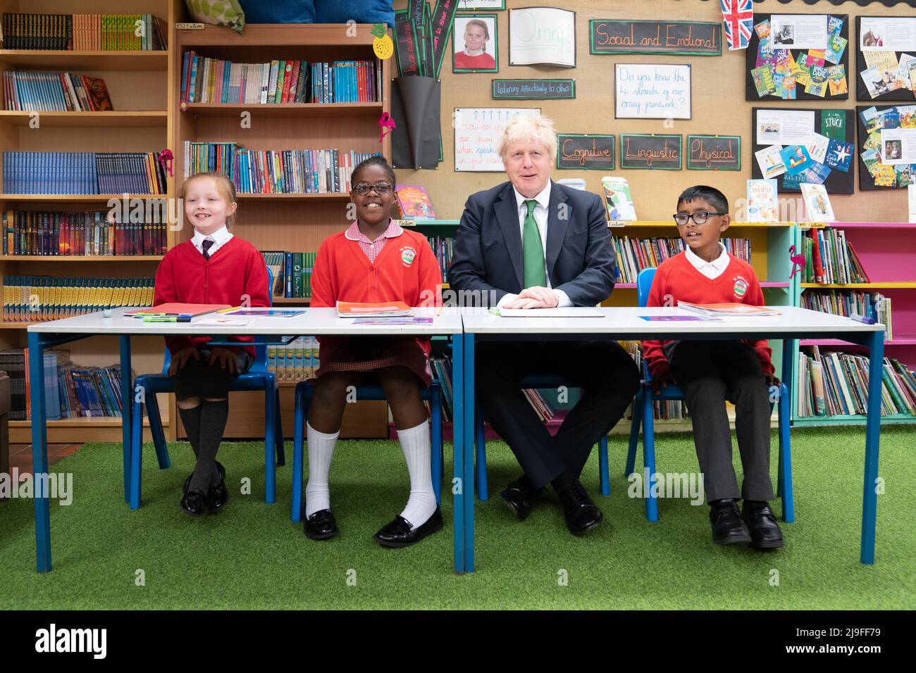 Premierminister Boris Johnson bei einem Besuch der St. Mary Cray ...