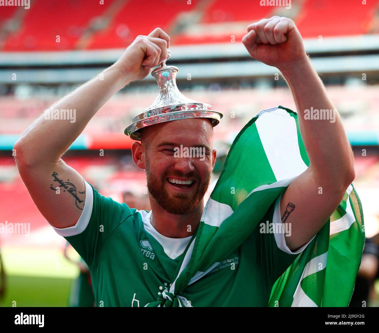 LONDON, ENGLAND - MAI 22: Jim Burnside von Newport Pagnell Town mit FA ...