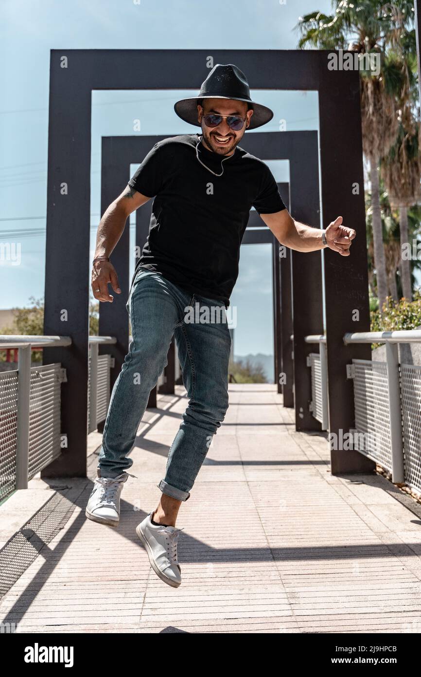 Mann mit sombrero -Fotos und -Bildmaterial in hoher Auflösung – Alamy