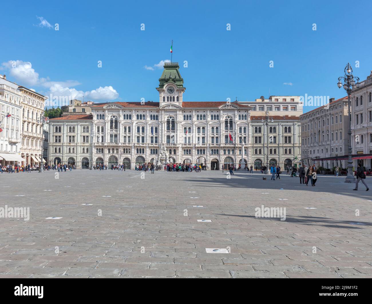 Rathaus oder Palazzo del Municipio di Trieste, auf der Piazza Unita d ...