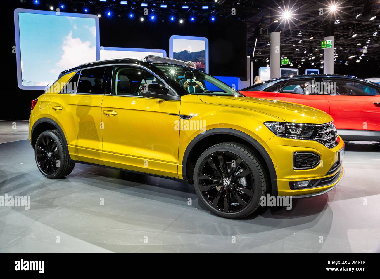 Vw t roc r line -Fotos und -Bildmaterial in hoher Auflösung – Alamy