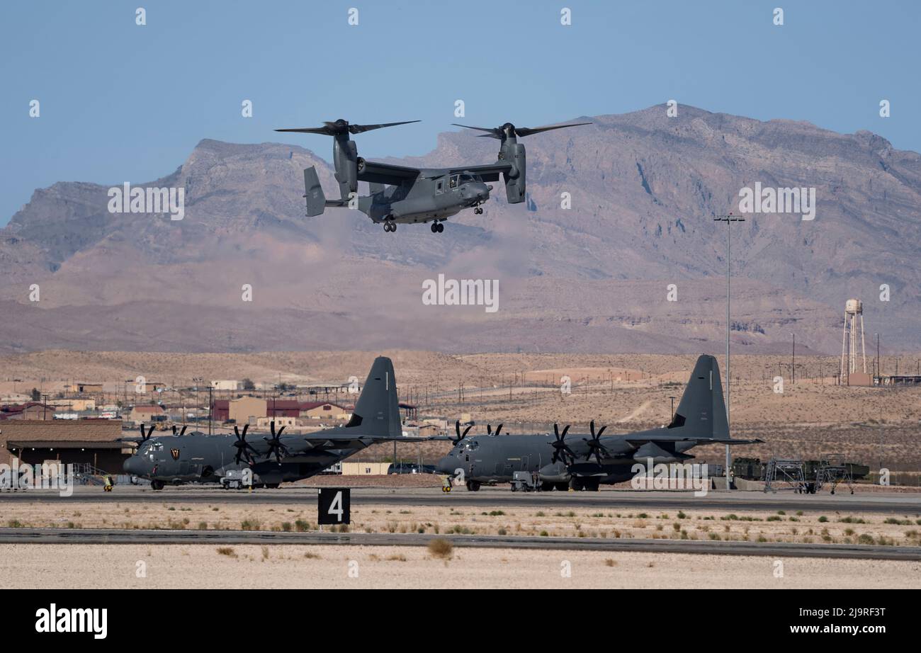 Ein Tiltrotor-Flugzeug CV-22B Osprey wird nach einer Weapons School ...