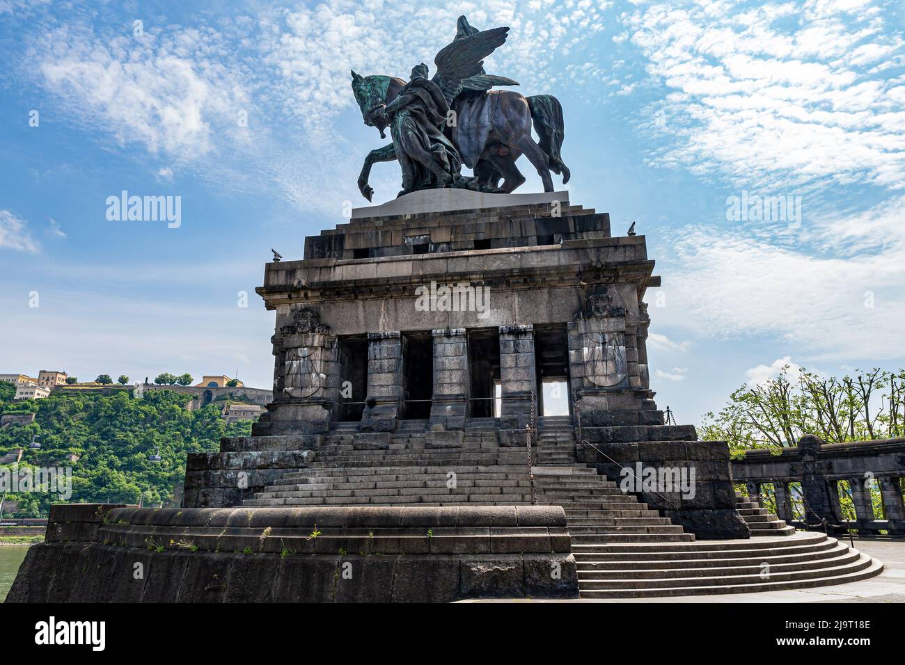 Monument kaiser wilhelm -Fotos und -Bildmaterial in hoher Auflösung – Alamy