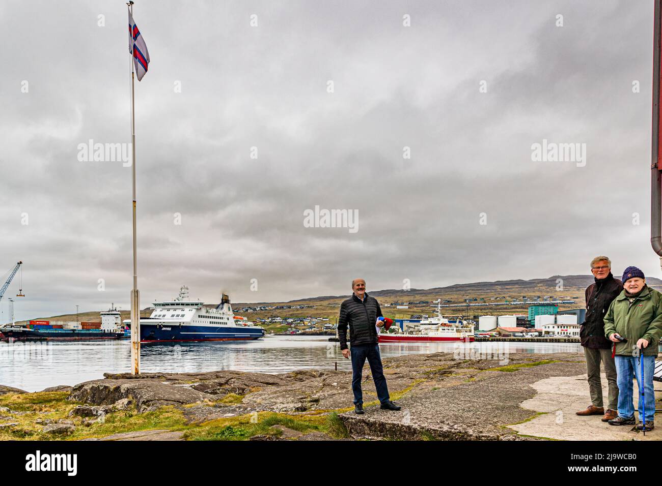 Die Flagge wird im Regierungsviertel der Färöer-Inseln zum Flag Day in ...