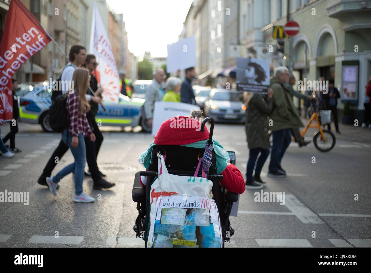 Fundamentalistisch innen -Fotos und -Bildmaterial in hoher Auflösung ...