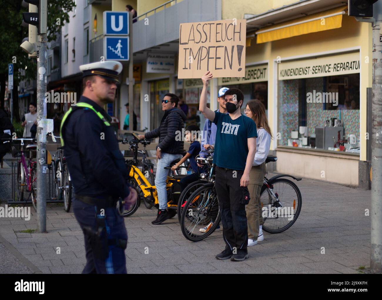 Fundamentalistisch innen -Fotos und -Bildmaterial in hoher Auflösung ...