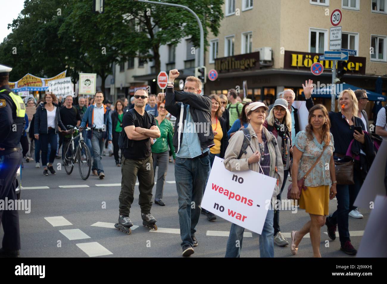 Fundamentalistisch innen -Fotos und -Bildmaterial in hoher Auflösung ...