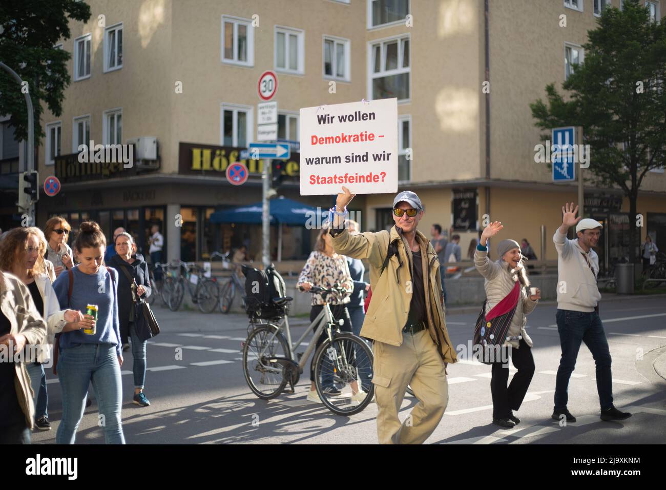 Fundamentalistisch innen -Fotos und -Bildmaterial in hoher Auflösung ...