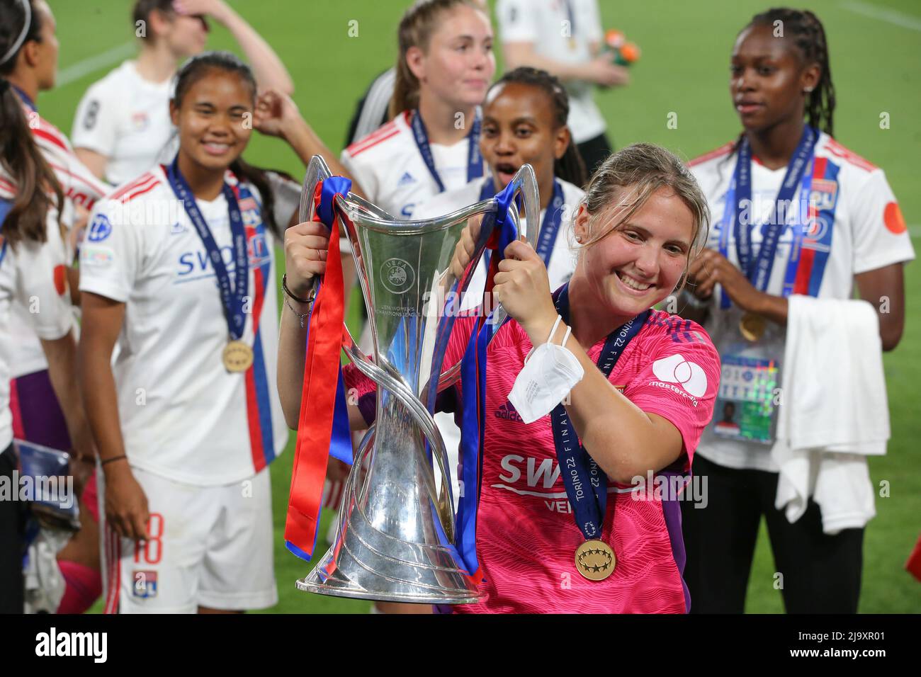 Turin, Italien, 21.. Mai 2022. Alyssia Paljevic aus Lyon posiert mit ...