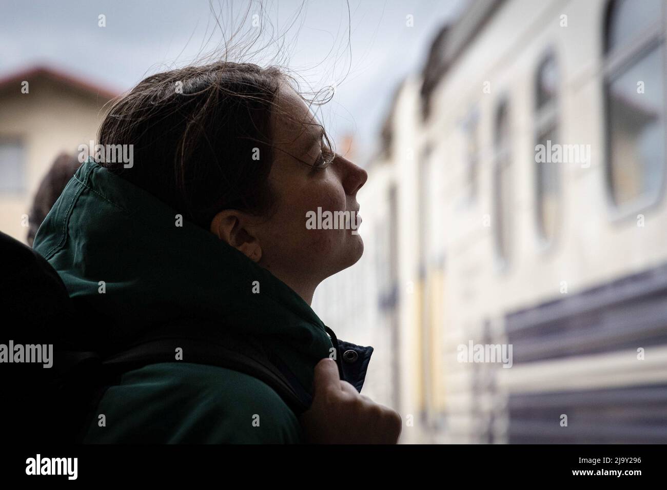 Lisa sah weinen am Bahnhof von Lviv. Liza, 18 Jahre alt, sagt Auf ...