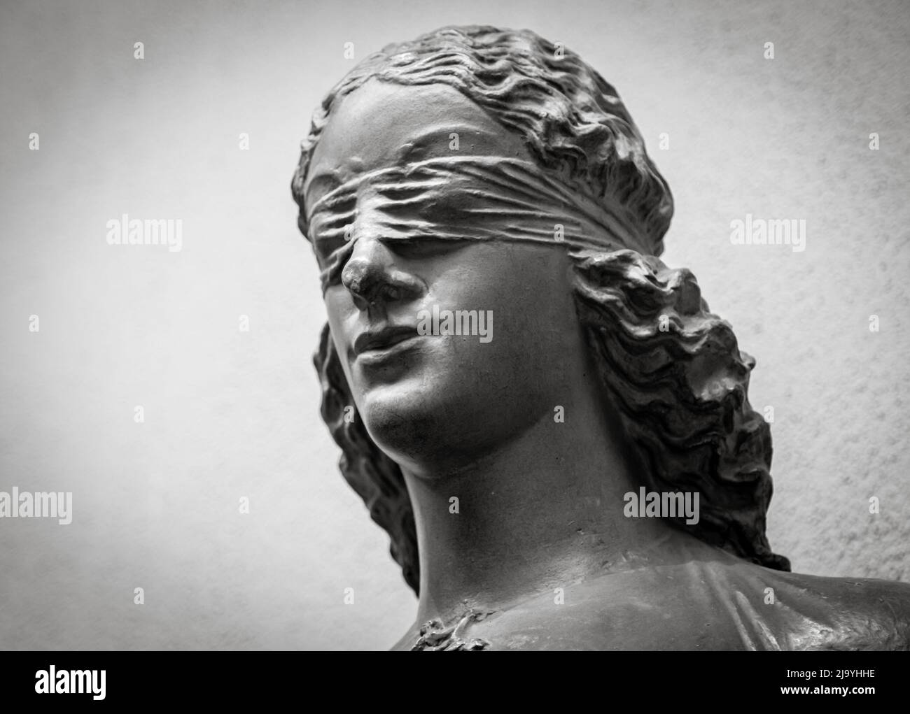 Scale of justice shadow -Fotos und -Bildmaterial in hoher Auflösung – Alamy