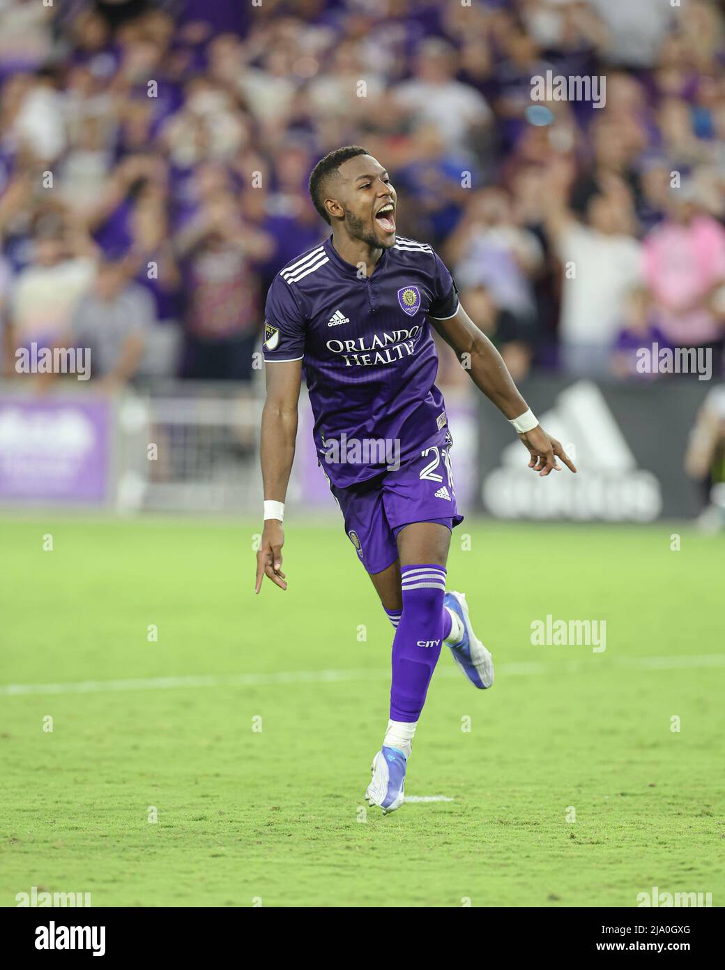 Orlando, FL: Der Mittelfeldspieler César Araújo (5) von Orlando City ...