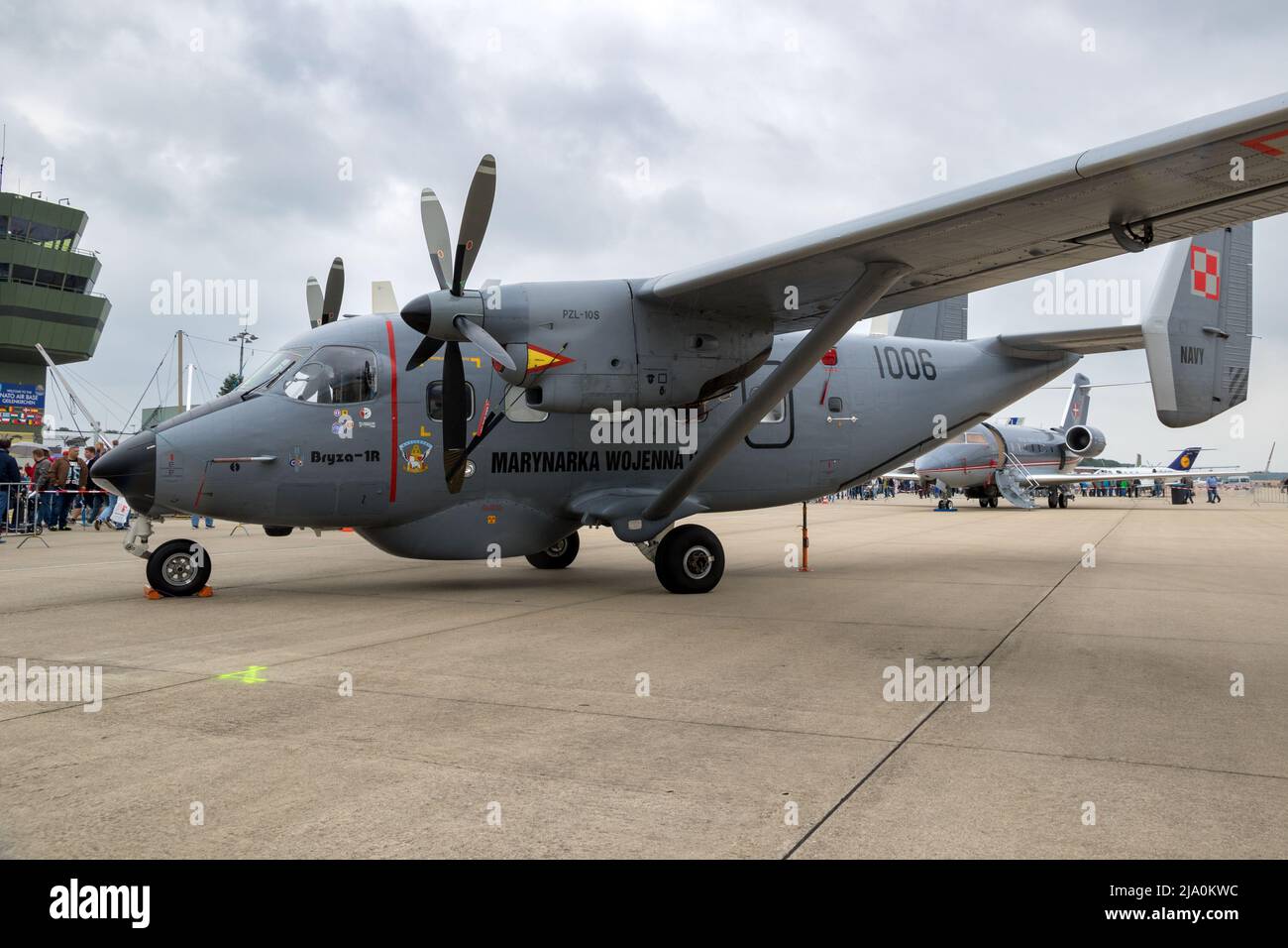 Flugzeug pzl m28 skytruck -Fotos und -Bildmaterial in hoher Auflösung ...
