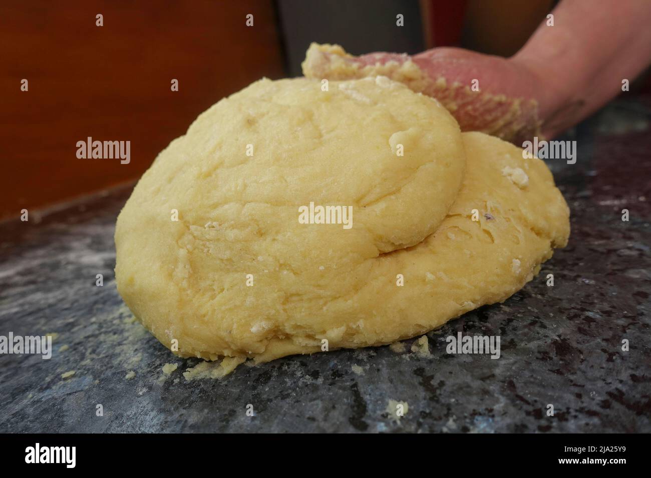 Schwäbische Küche, Zubereitung Bruckhoelzer, Schlanganger, Sperrknechte ...