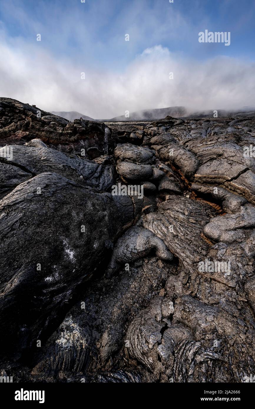 Versteinerte Lava, vulkanisches Gestein in bizarren Formen, Lavafeld ...