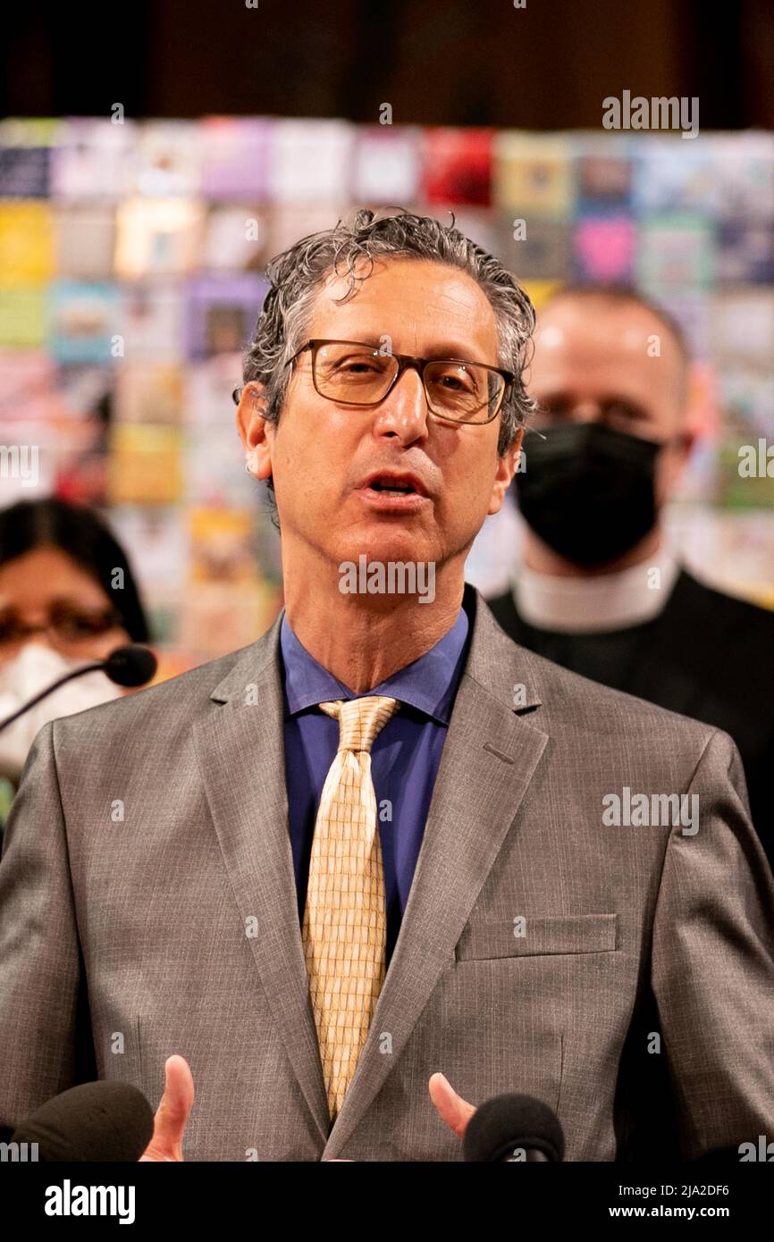 Portland, Oregon, 26.. Mai 2022, spricht Rabbi Michael Cahana von der ...