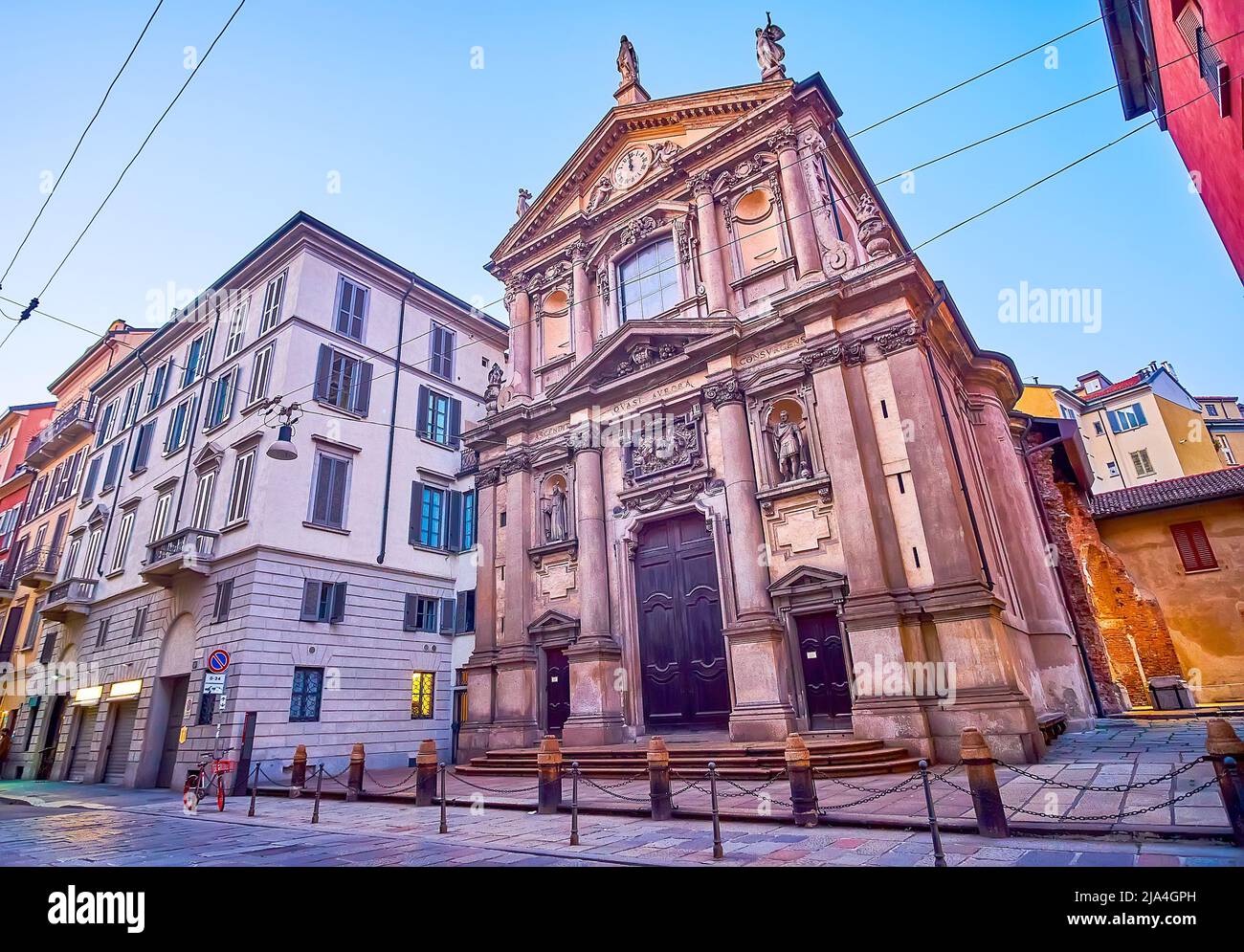 Chiesa di santa maria alla porta -Fotos und -Bildmaterial in hoher ...