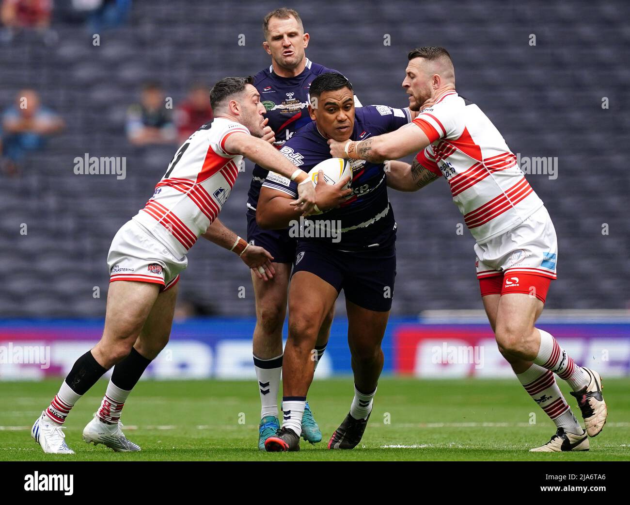 Die Junior Moors von Featherstone Rovers (Mitte) wurden von Leigh ...