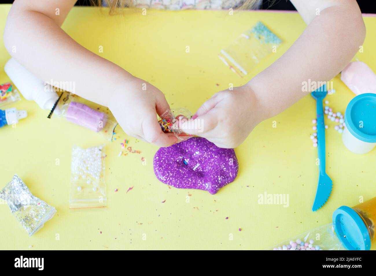 Diy schleim -Fotos und -Bildmaterial in hoher Auflösung – Alamy