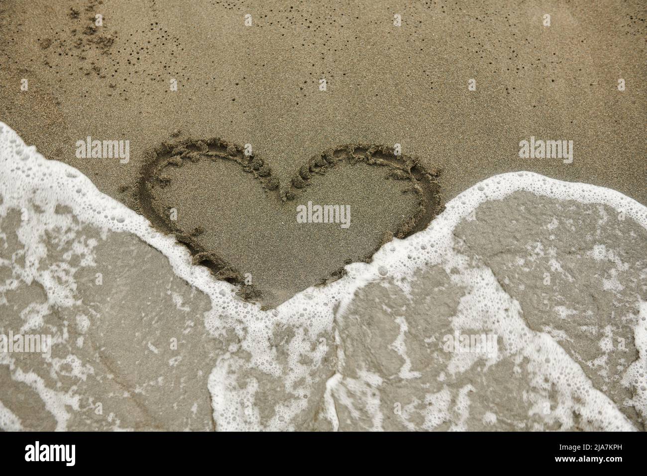 Herz im sand -Fotos und -Bildmaterial in hoher Auflösung – Alamy