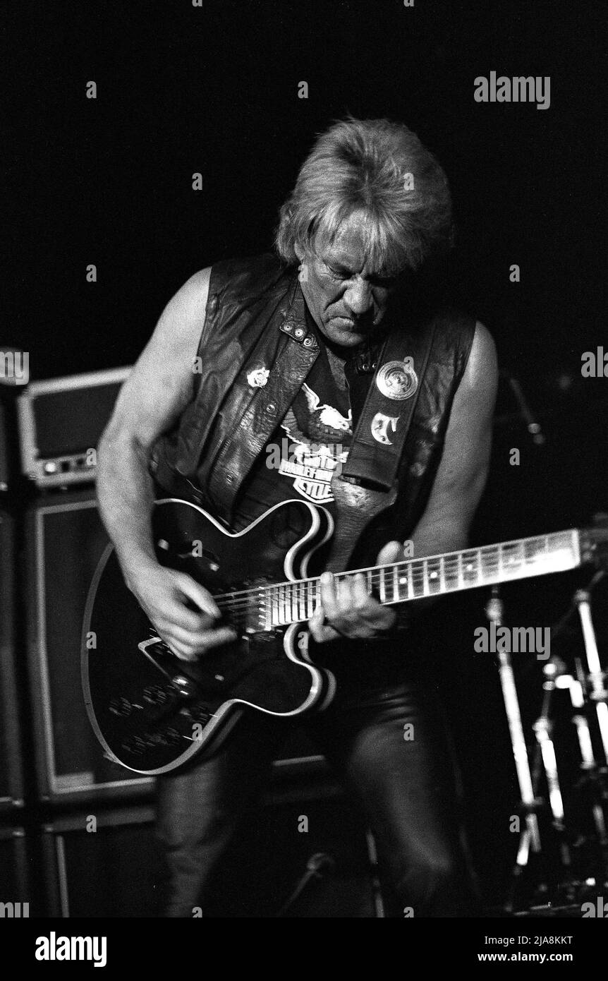 Alvin Lee (geboren Graham Anthony Barnes; 19. Dezember 1944 C 6. März ...