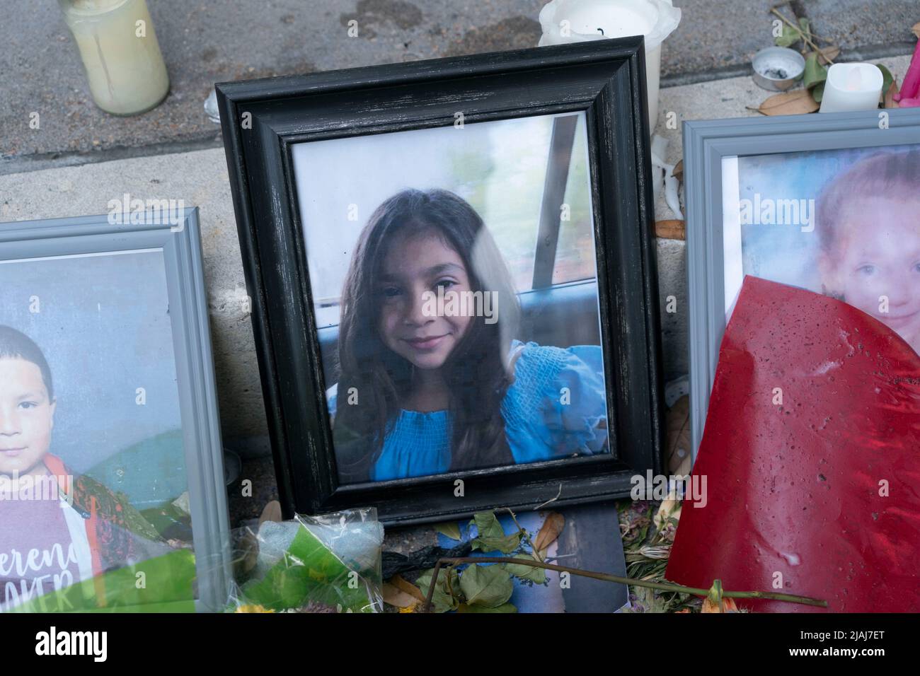 Austin Texas USA, Mai 30 2022: Fotos der meisten der 21 Opfer, die bei ...