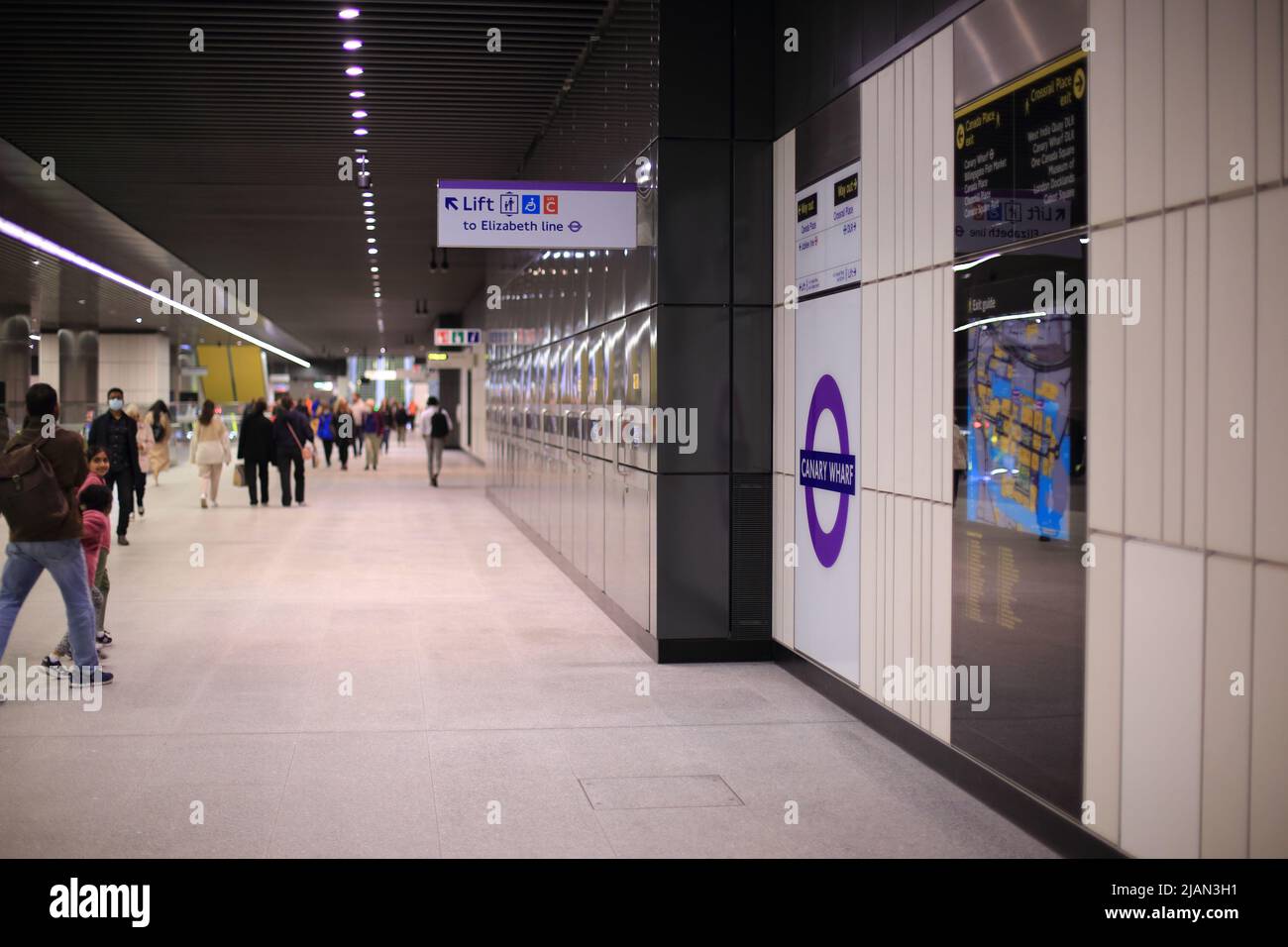 Elizabeth line stationen Stockfotos und -bilder Kaufen - Alamy