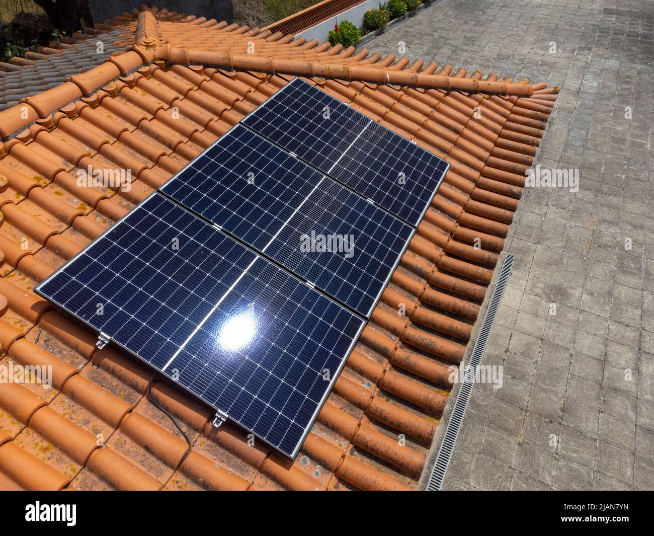 Photovoltaik solarzellenplatten -Fotos und -Bildmaterial in hoher ...