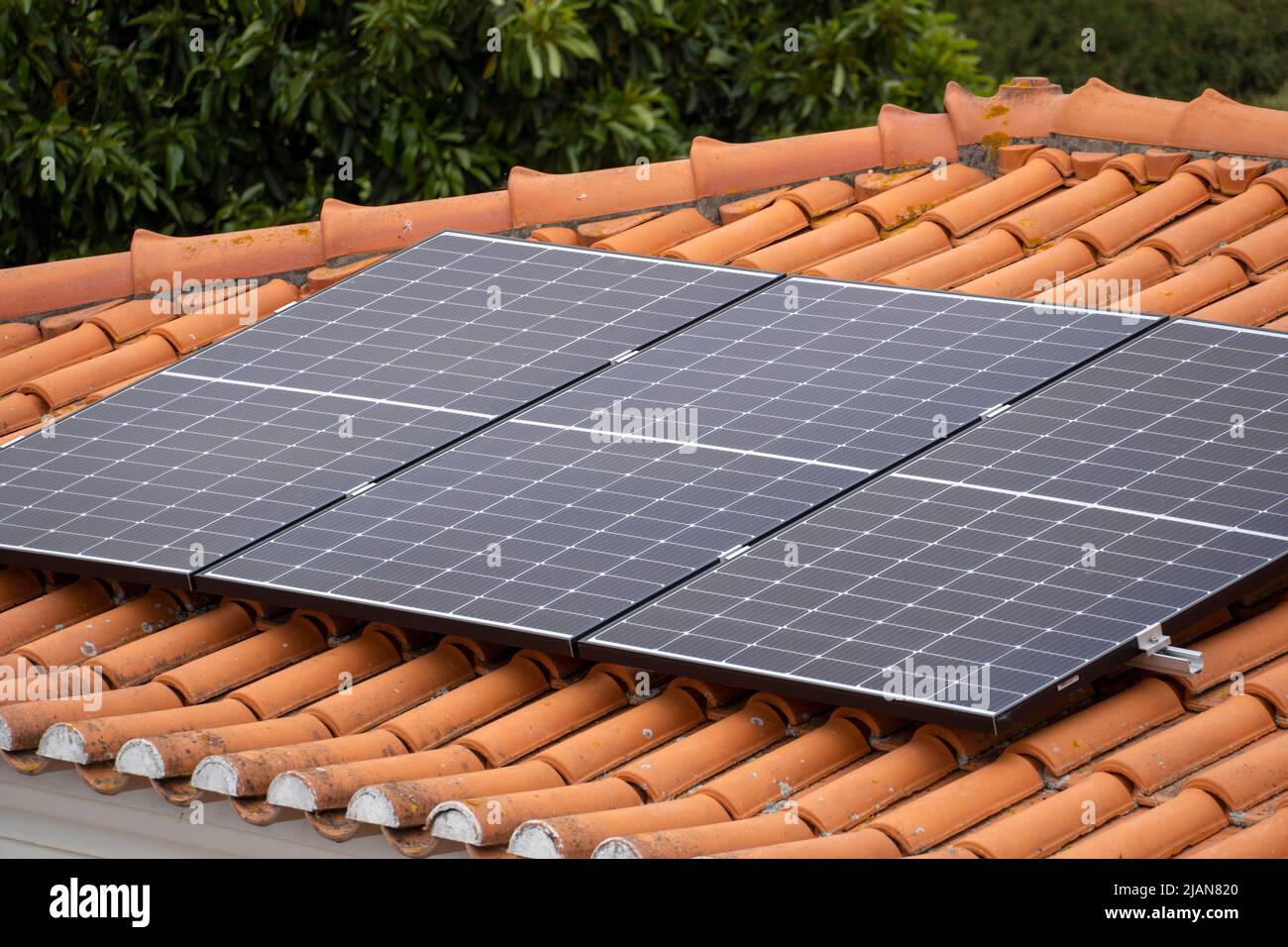 Photovoltaik solarzellenplatten -Fotos und -Bildmaterial in hoher ...