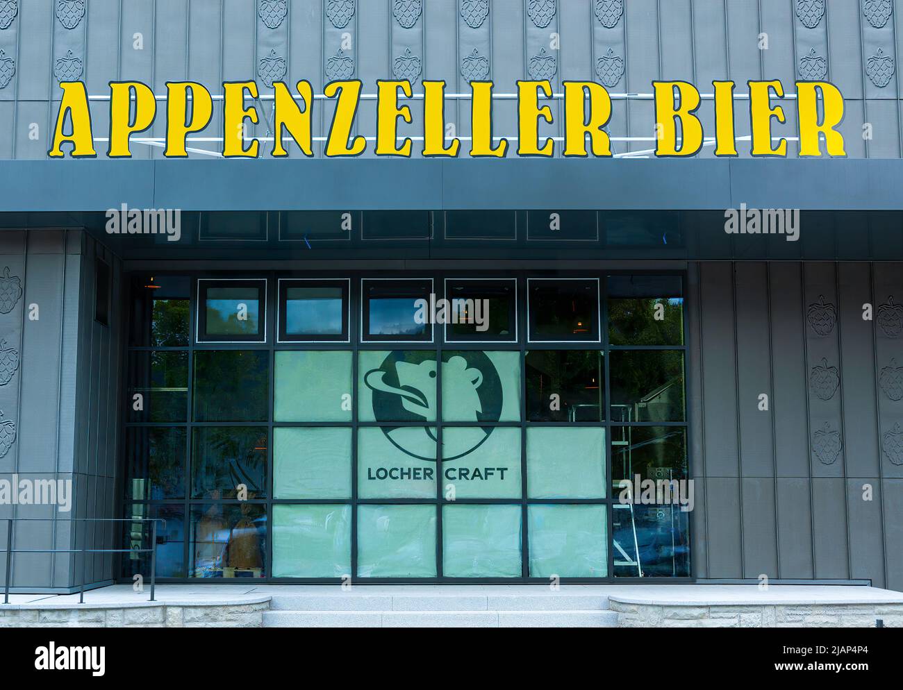 Appenzell, Schweiz - 27. Mai 2022: Die Brauerei Locher AG stellt mit ...