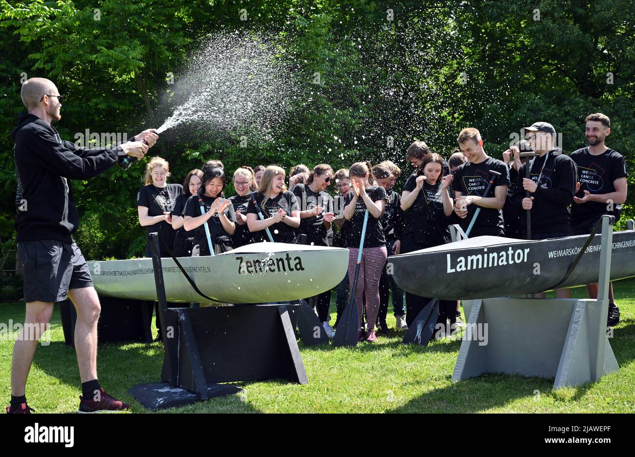 Concrete canoe -Fotos und -Bildmaterial in hoher Auflösung – Alamy