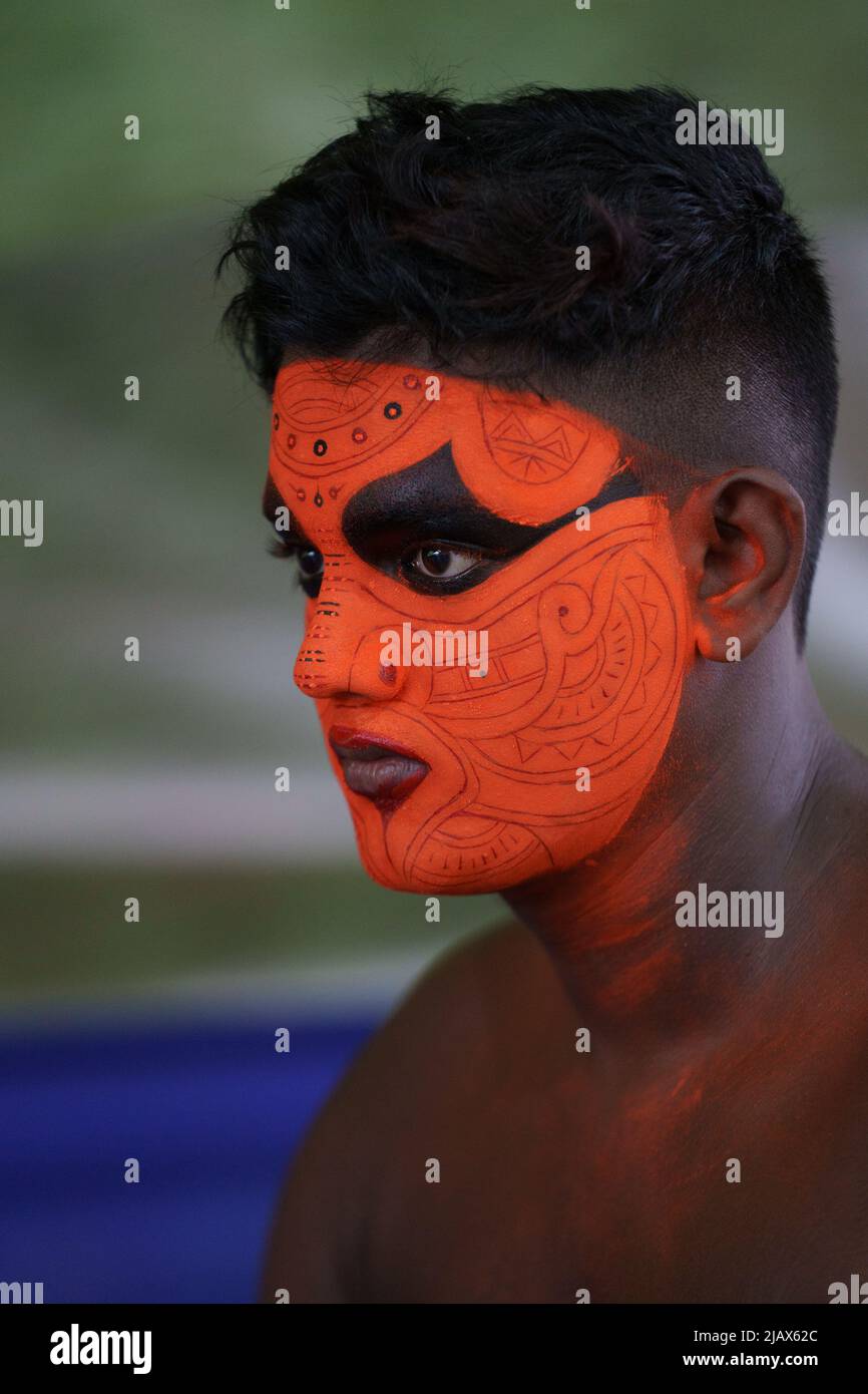 Theyyam ist eine berühmte rituelle Kunstform in kerala mit Gesicht ...