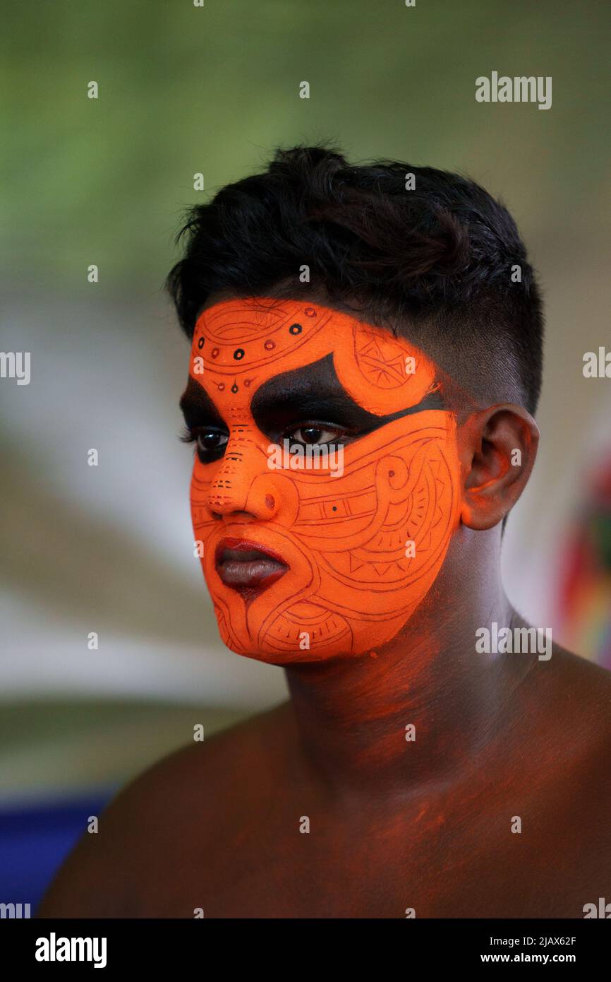 Theyyam ist eine berühmte rituelle Kunstform in kerala mit Gesicht ...