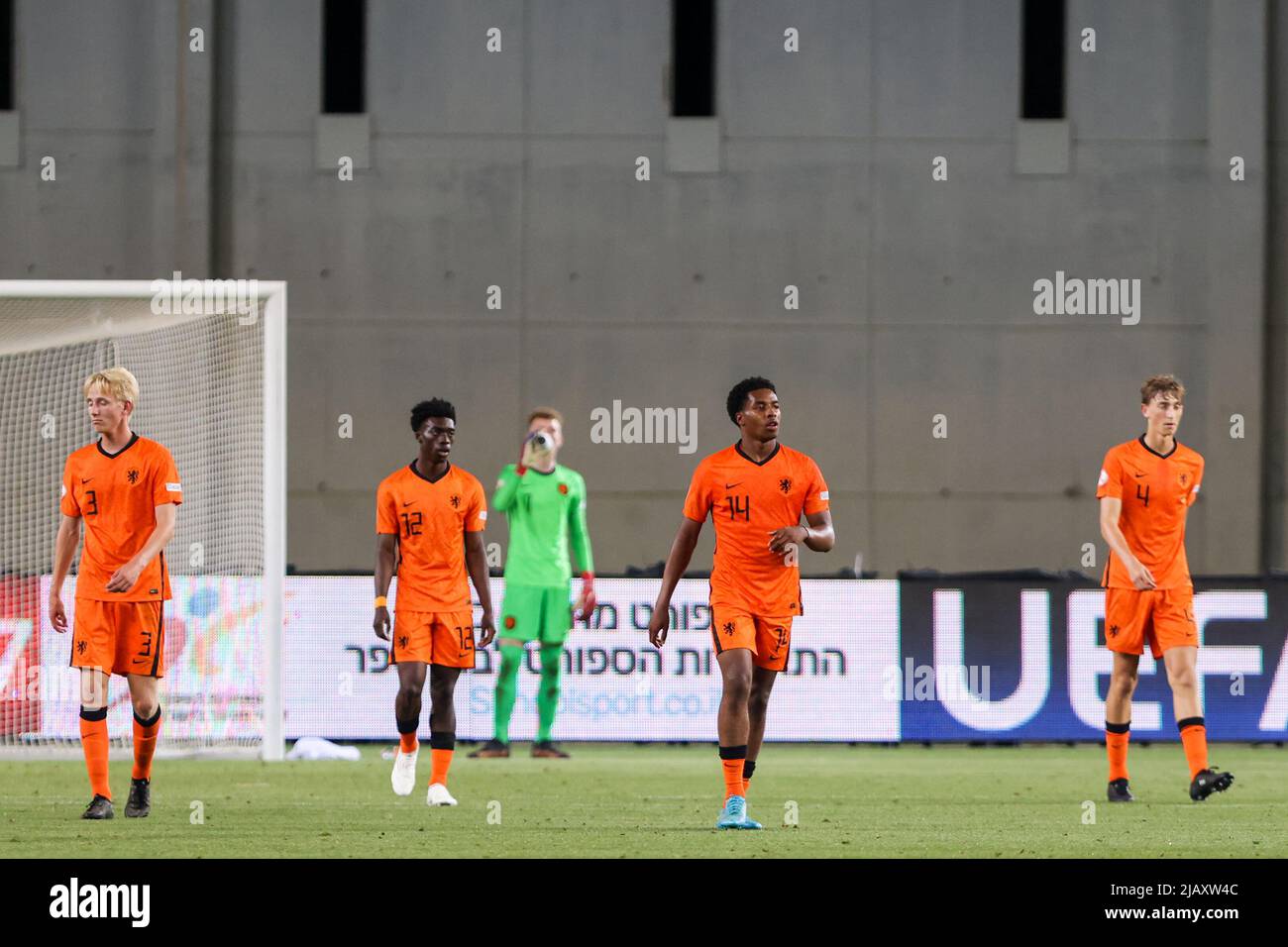 NETANYA, ISRAEL - 1. JUNI: Thijmen Blokzijl aus den Niederlanden U17 ...