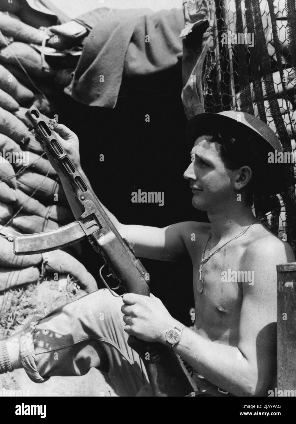 Burp gun -Fotos und -Bildmaterial in hoher Auflösung – Alamy