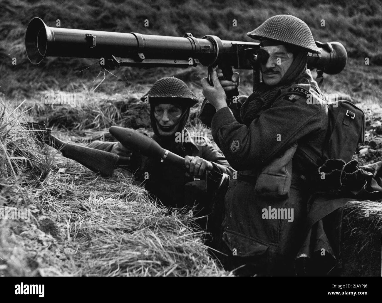 Großbritanniens neuer Raketenwerfer in Aktion - man sieht, wie er aus ...